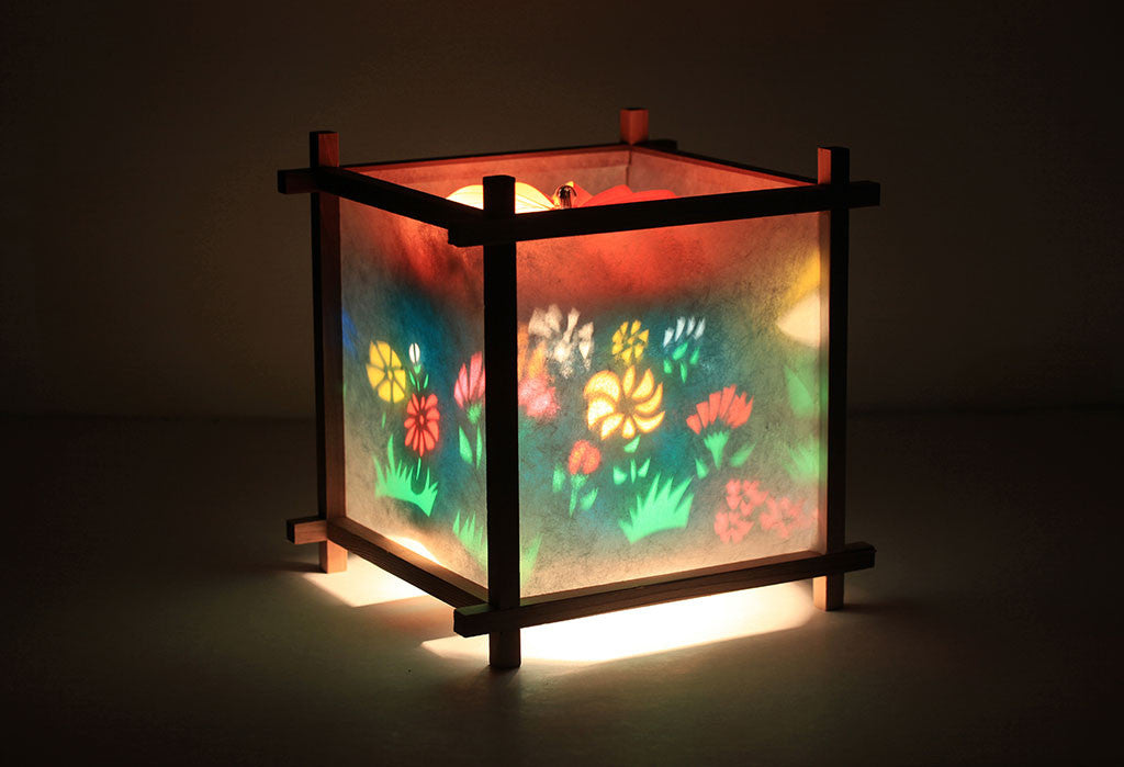 Flower Garden Rotating Kids Nightstand Lamp | Magic Lamp
